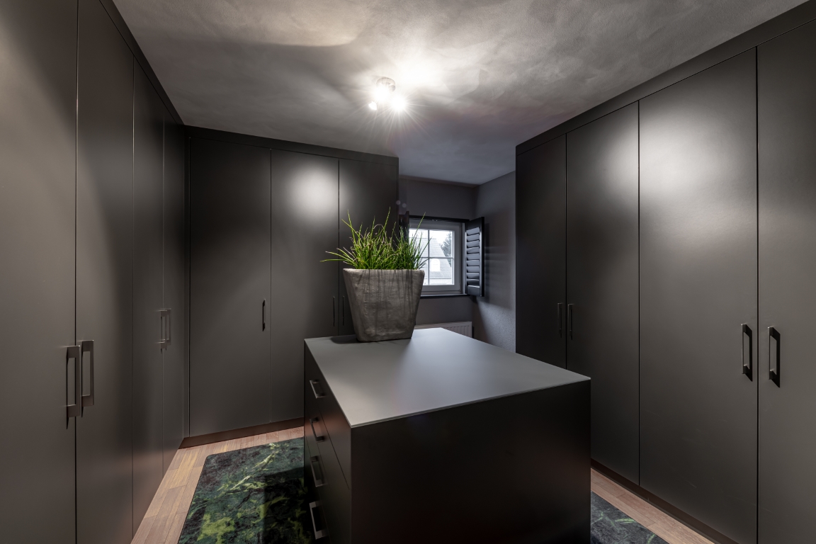 Dressings op maat - Inloopkasten | Interieur Van Gool